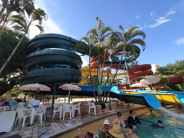 3 piscinas externas