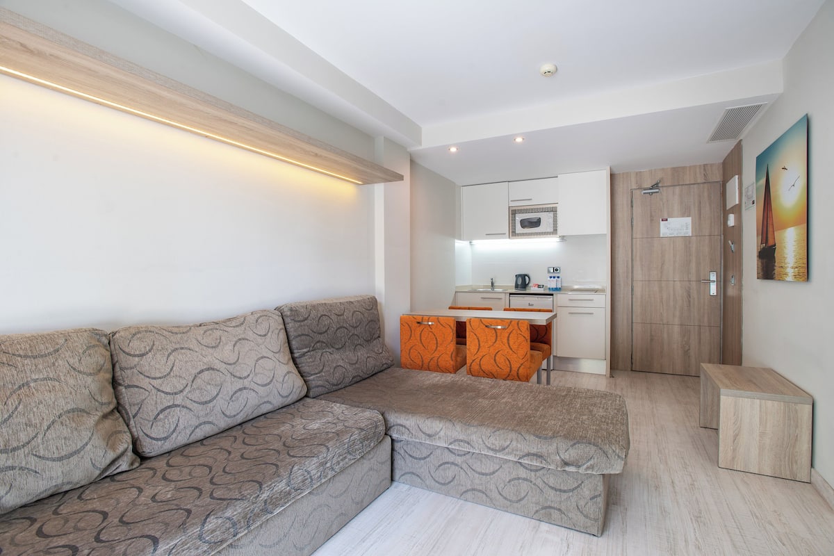 Apartamento, 1 quarto | 1 quarto, minibar com produtos grátis, cofre no quarto