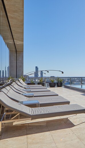 Piscina exterior sazonal 