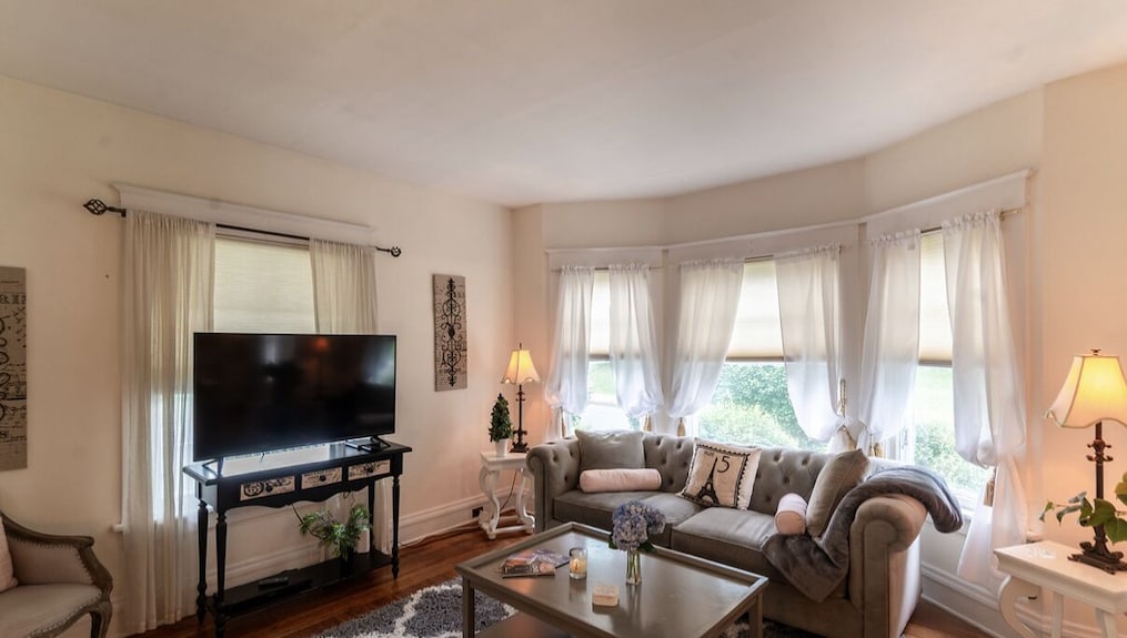 New And Improved Ownership, \Nfingerlakes, Ny,cozy, Historic,charming\n - Geneva, NY