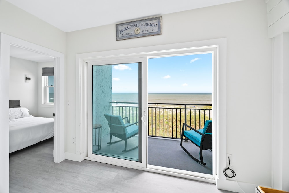 Beach Front Balcony Luxury Condo Directly on the Ocean - Jacksonville ...