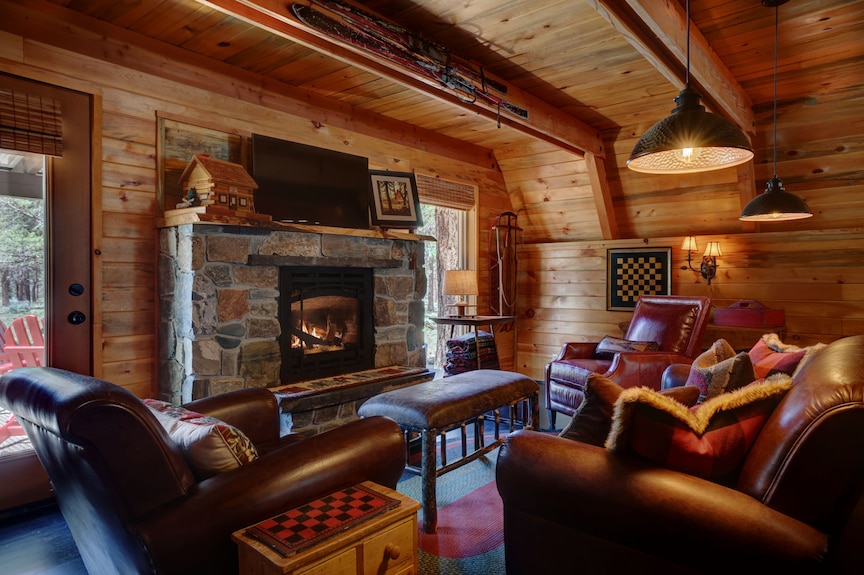 A-frame Cabin On 4.5 Acres - Hot Tub, Dog Friendly! - Sisters, OR