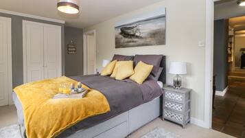 1 quarto, com decoração personalizada, com mobília individualizada