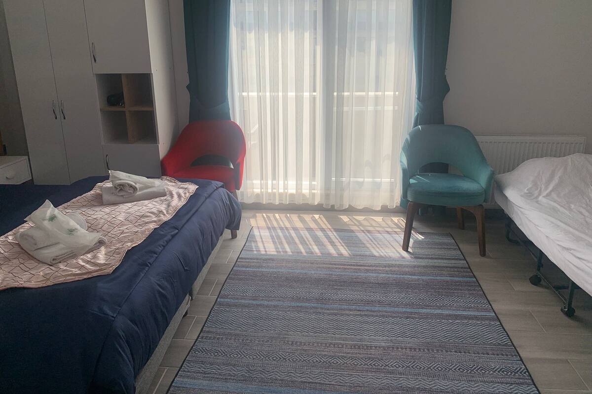 Quarto Quádruplo Elite, varanda | Casa de banho | Um polibã, um chuveiro de hidromassagem, um secador de cabelo 