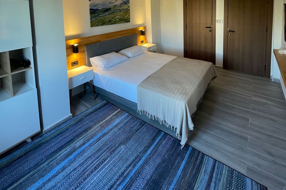 Roupa de alta qualidade, Wi-fi grátis, roupa de cama fornecida