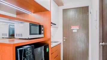 Apartamento luxo | Cozinha privada | Geladeira grande, cooktop, panela elétrica de arroz