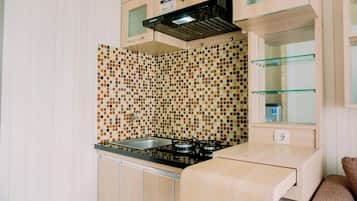 Apartamento luxo | Cozinha privada | Geladeira grande, cooktop, panela elétrica de arroz