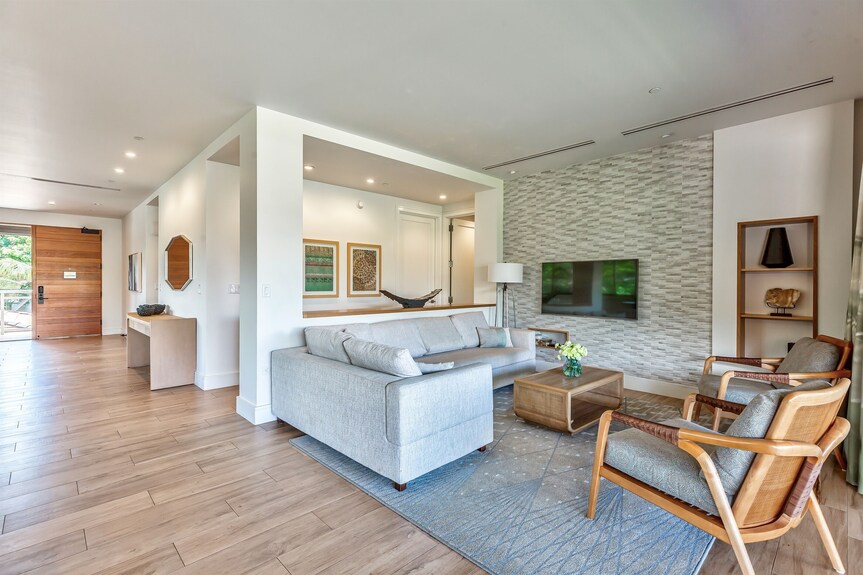 Klvr Welcomes You To Luana Garden Villa 1d Upper Level With Partial Ocean View - Maui, HI