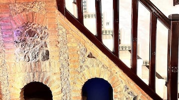 Duplex panorâmico | Cofres nos quartos, cortinas blackout, Wi-Fi de cortesia