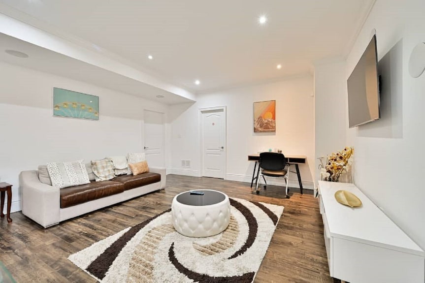 The Vistana Brampton 2bedroom Contemporary Designed Spacious Apartment! - Ontario