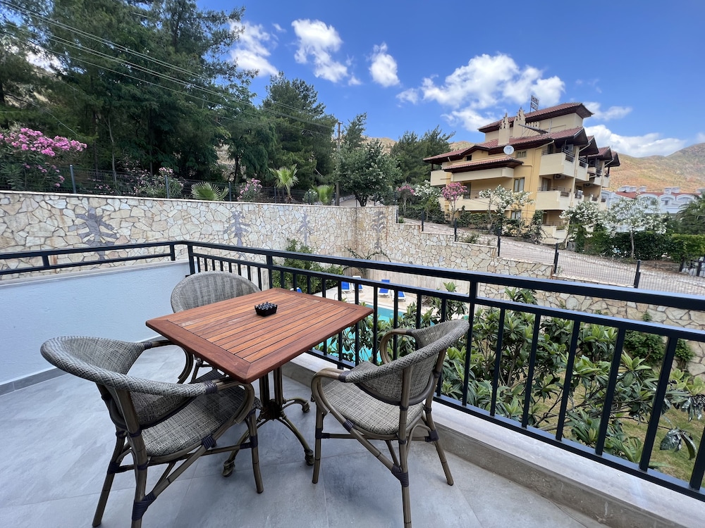 White Suites Icmeler - İçmeler