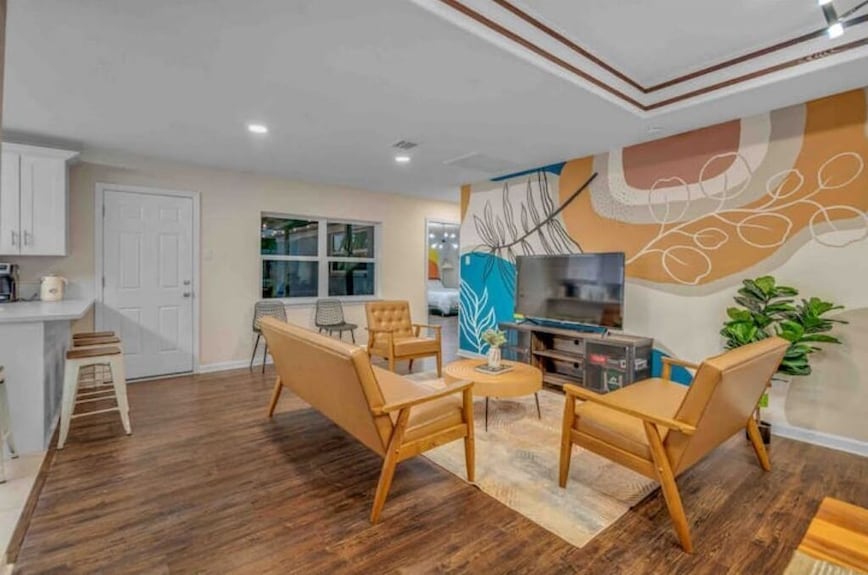 Urban Retreat 4brs Resort With Pool Hobby Airport - Houston, TX