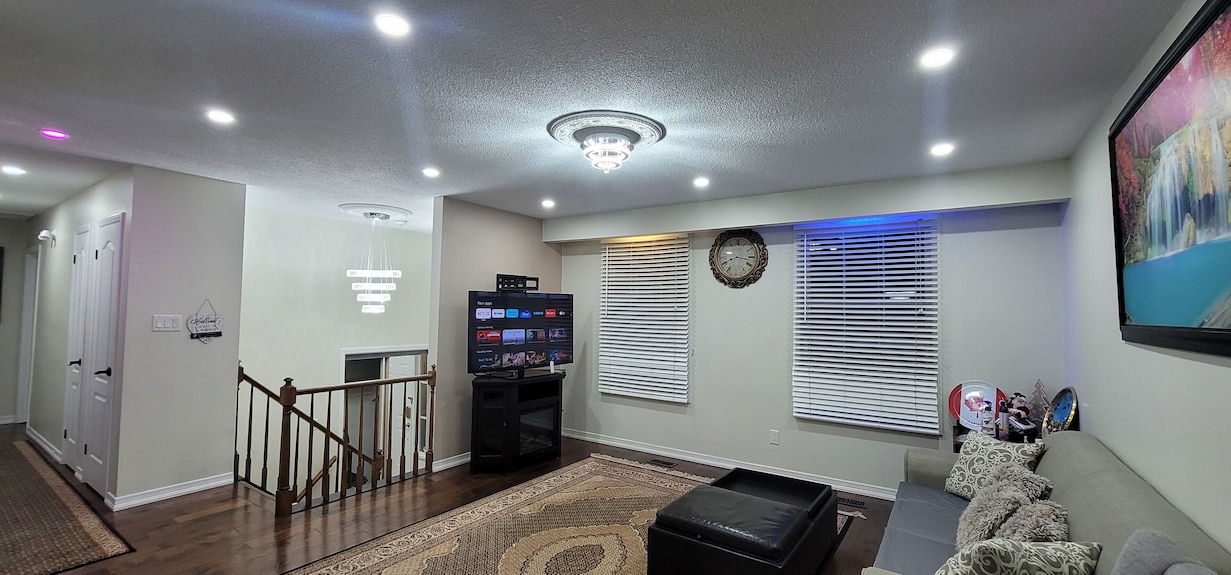 Niagara Falls Luxury Villa- Hottub, Pool, Water View, Breakfast - Ontario