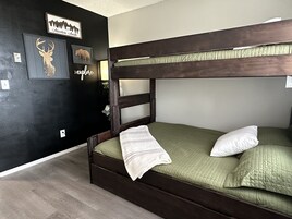 3 quartos, roupas de cama premium, Wi-Fi de cortesia, roupa de cama
