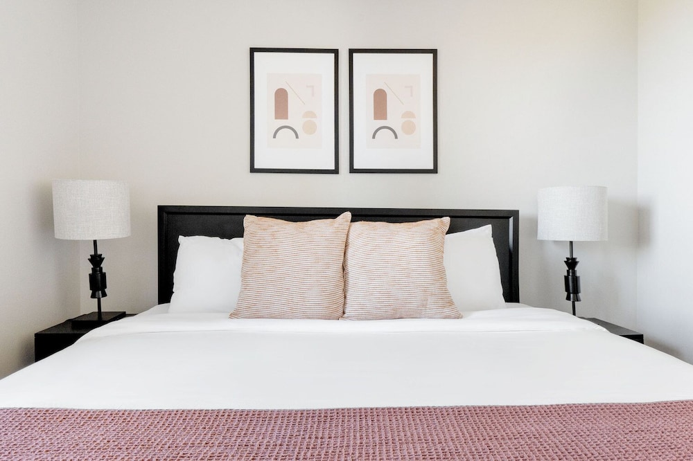 Divine Mountain View 1br W/ Pool, Spa & Lounge, Nr Dining, By Blueground - Palo Alto