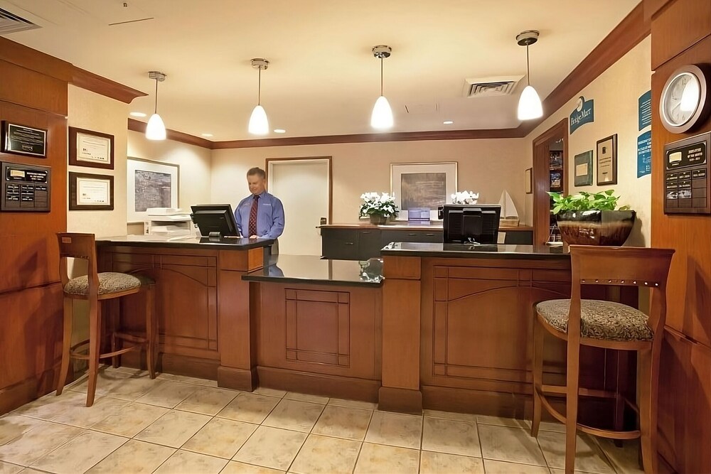 Pet- Friendly Suites With Free Breakfast In Great Location Near Black's Beach! - San Diego, CA