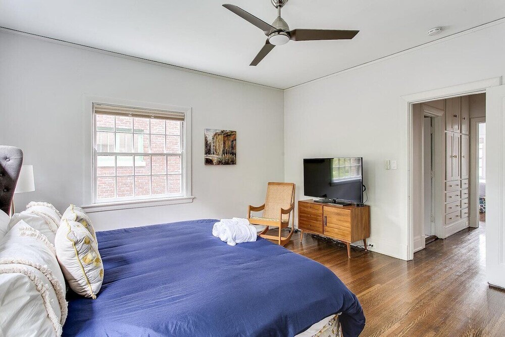 Regal Mansion W Private Garden In Quiet Area - Louisville, KY