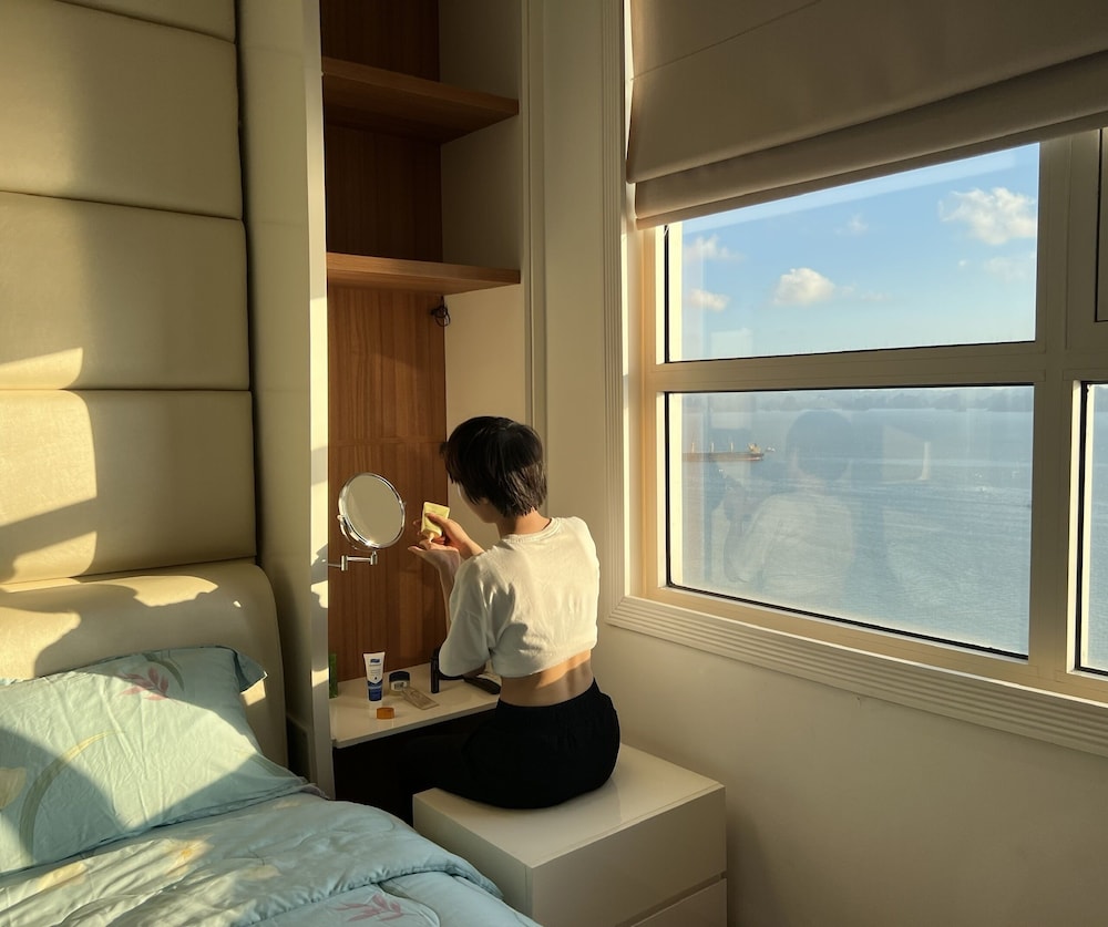 Lovely homestay on 29th floor, beautiful sea view, full equipped,3 mins ...