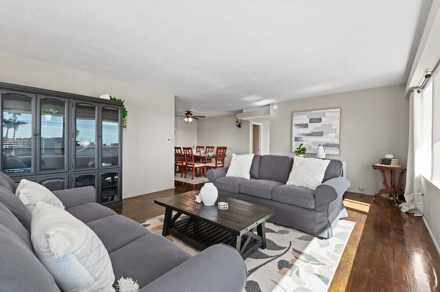 5br, Sleeps 10, 3 Living Rooms, Huge Back Yard - Chula Vista, CA