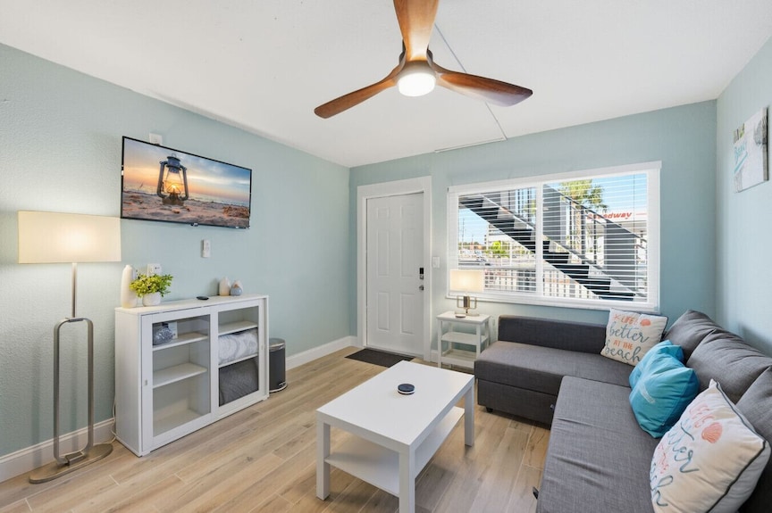 Relax At Ground Floor Tropic Breeze 1 | Steps To Madeira Beach - Madeira Beach, FL