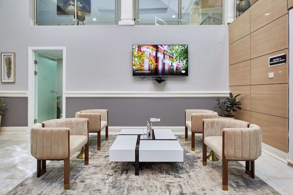 メイフラワー・イン - アクラ