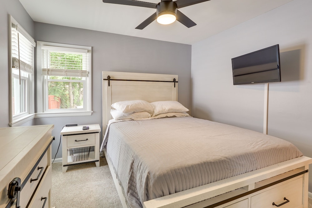 Chippewa Lake Cottage W/ Fire Pit! - Litchfield, OH