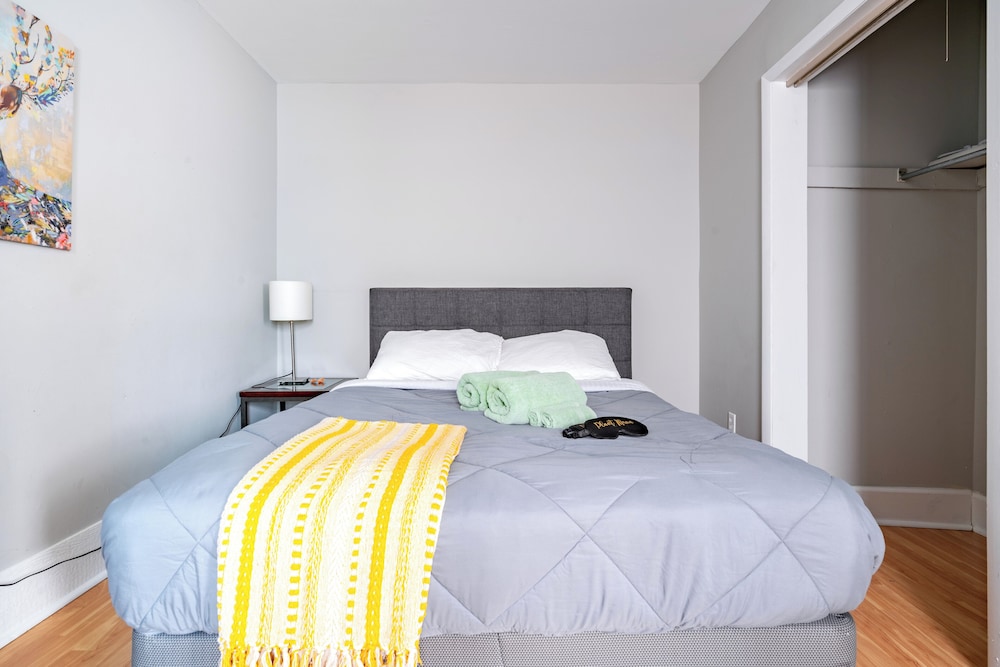 Dennison Unit 4 Short North • Downtown • Private Parking • Nationwide & Convention Center! - Columbus, OH