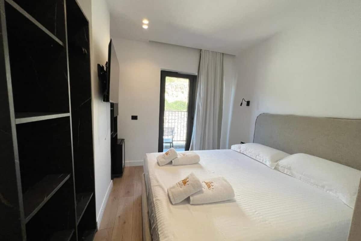 Quarto Clássico com Cama de Casal | Secretária, quartos insonorizados, Wi-fi grátis 