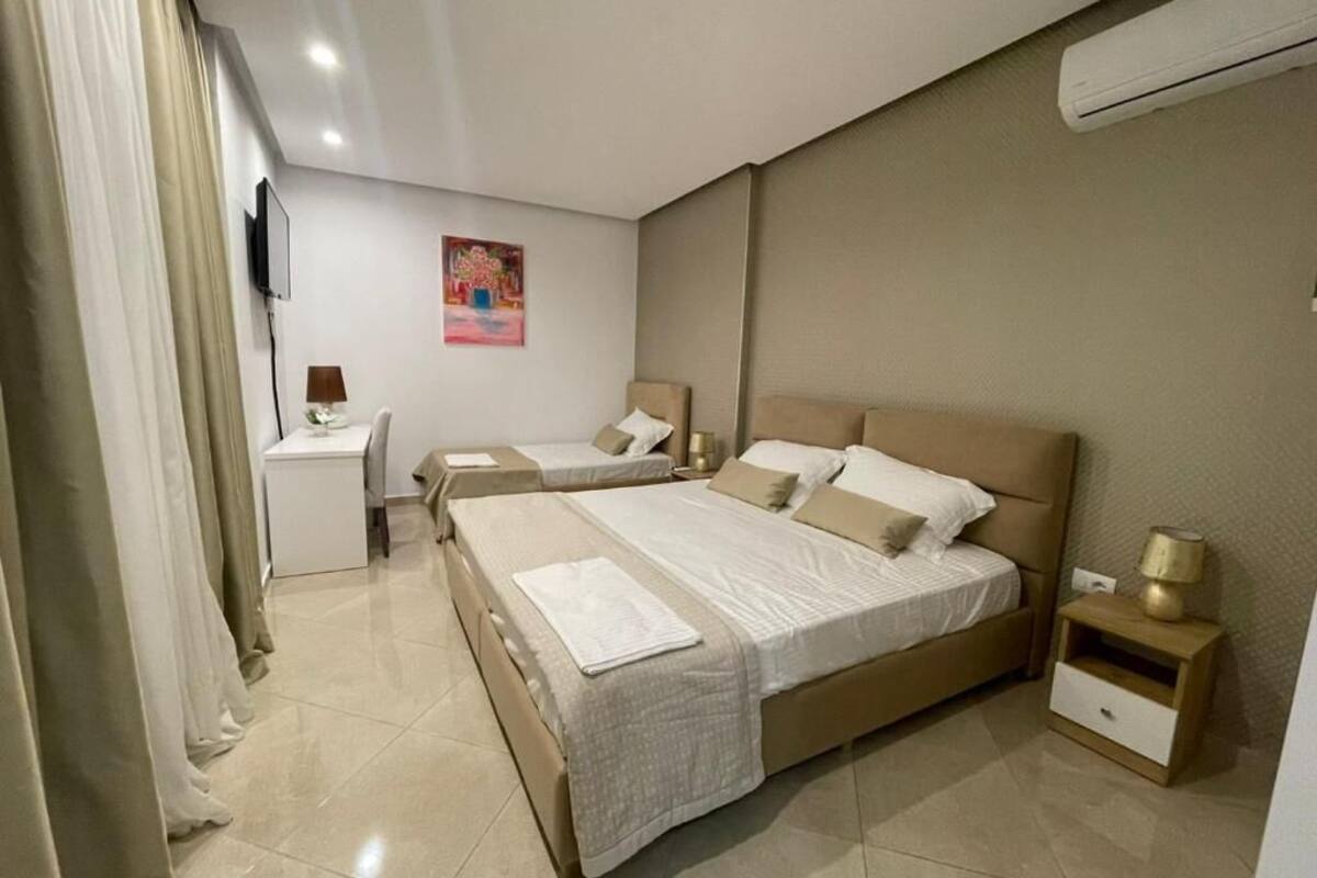 Secretária, quartos insonorizados, Wi-fi grátis 