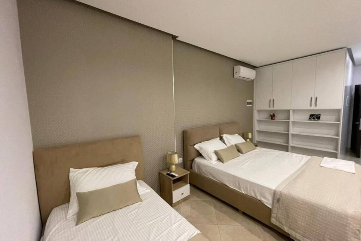 Secretária, quartos insonorizados, Wi-fi grátis 