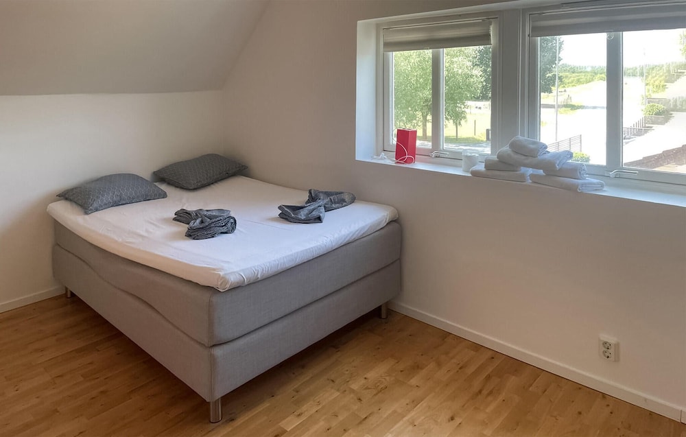 Njut Av Uppfriskande Bad I Poolen I Detta Fantastiskt Belägna Semesterhus. - Malmö