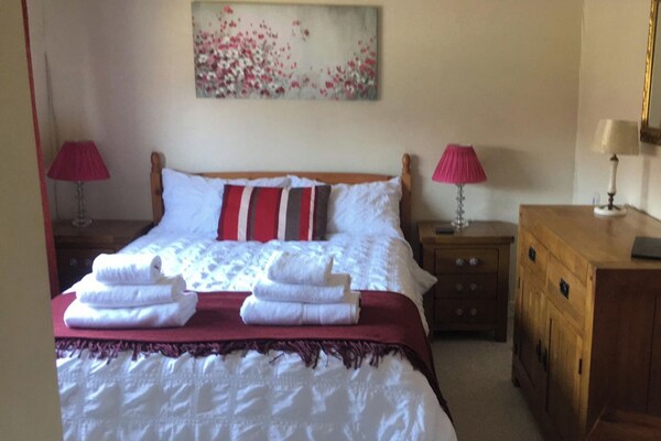 2-bed House Sleeps 4 - Enclosed Garden - Tv & Wifi - Amesbury