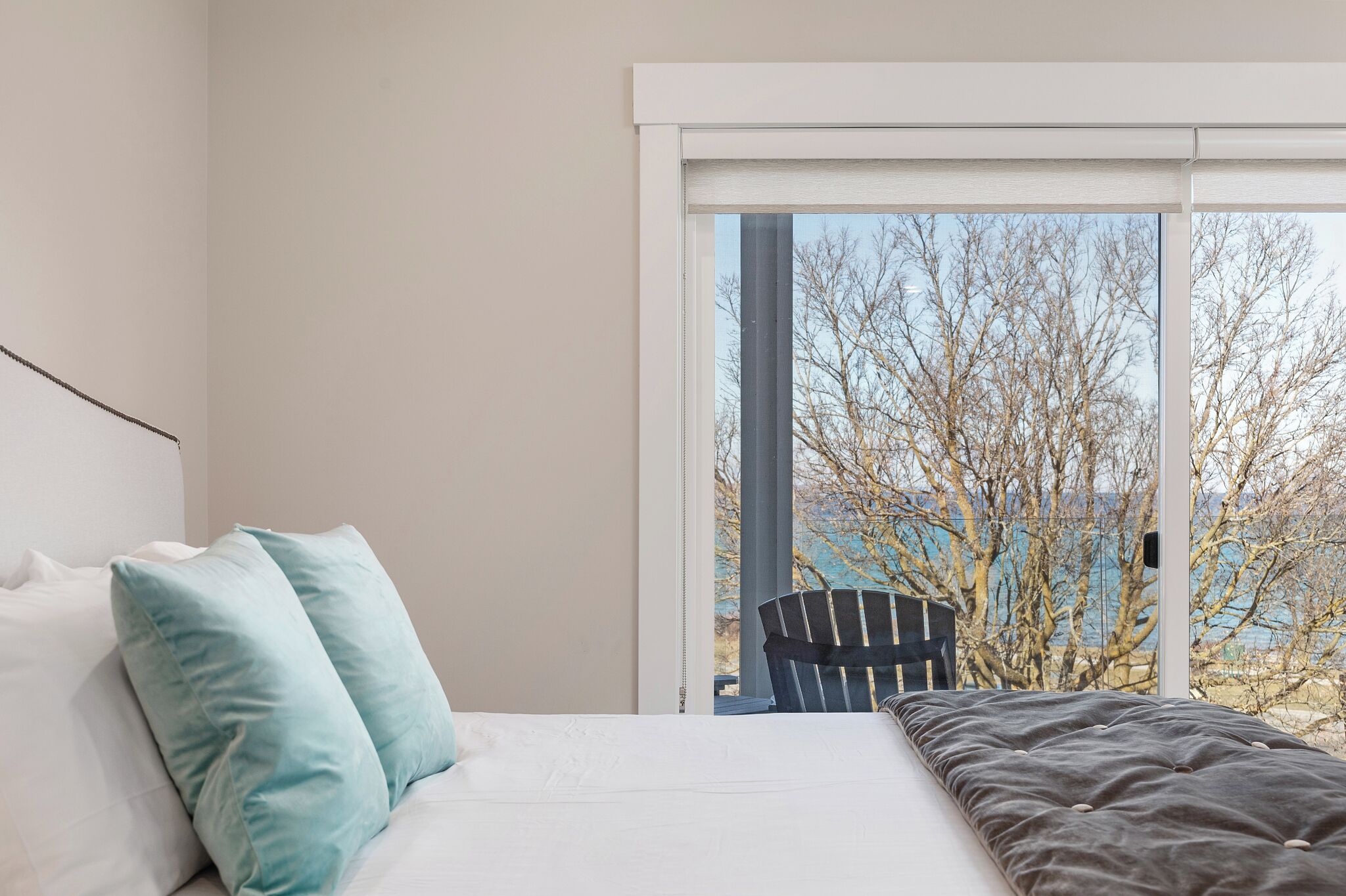 Com decoração personalizada, com mobília individualizada 