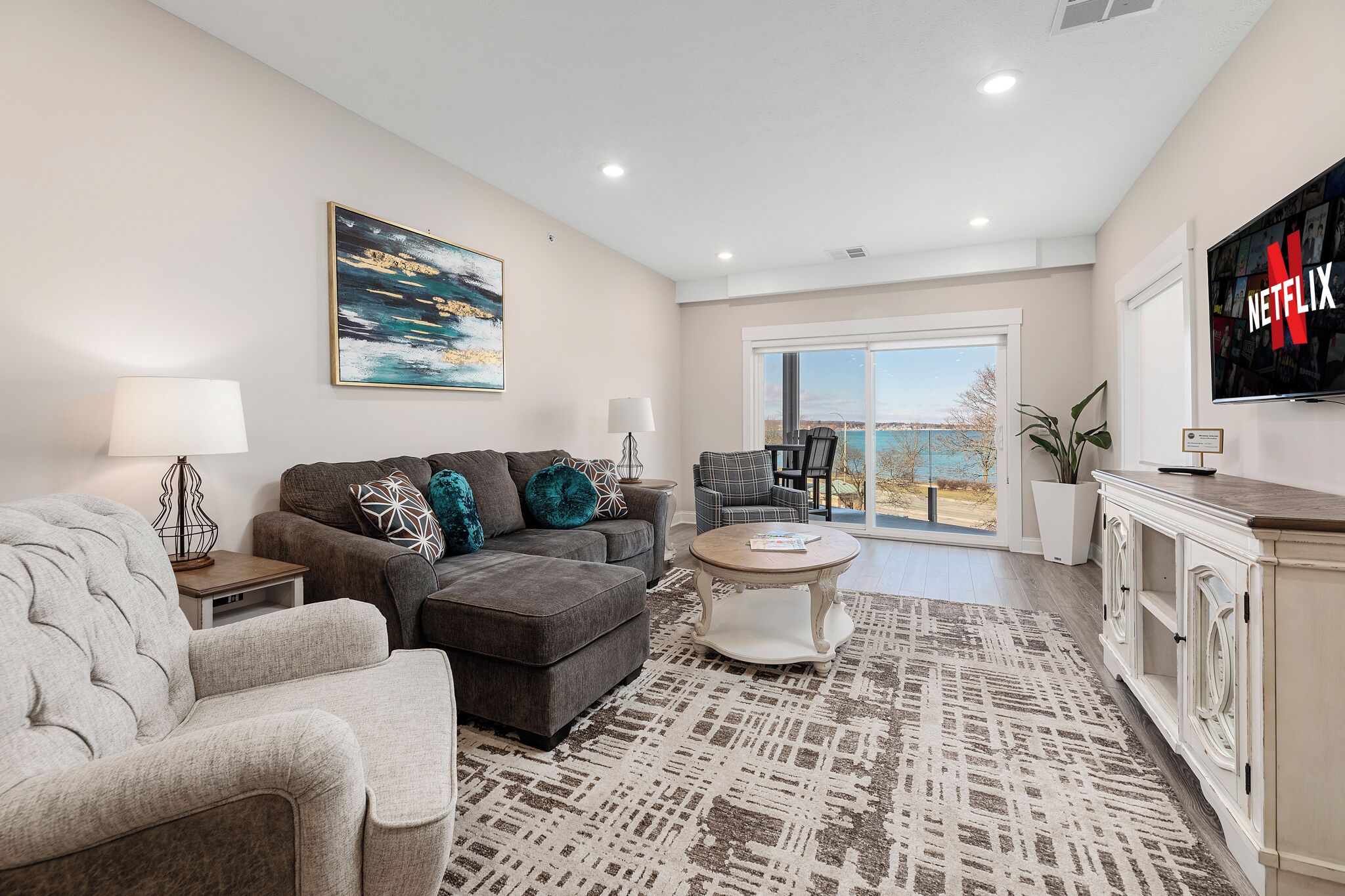 Smart TV de 32 polegadas com canais digitais, serviços de streaming 