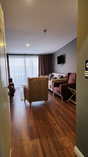 Suíte família, 1 quarto, vista para a cidade | 1 quarto, lençóis italianos Frette, roupas de cama premium