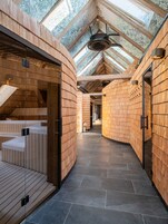 Sauna, banheira de hidromassagem, tratamentos corporais 