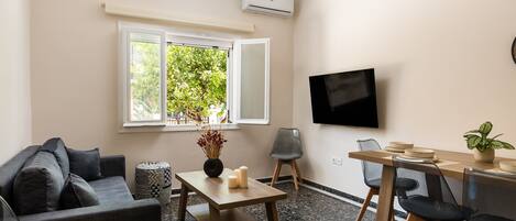 Casa, 3 quartos | Área de estar | TV de tela plana 32 polegadas com canais digitais, TV