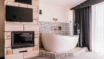 Quarto luxo | Roupas de cama premium, frigobar, espaço de trabalho para notebook