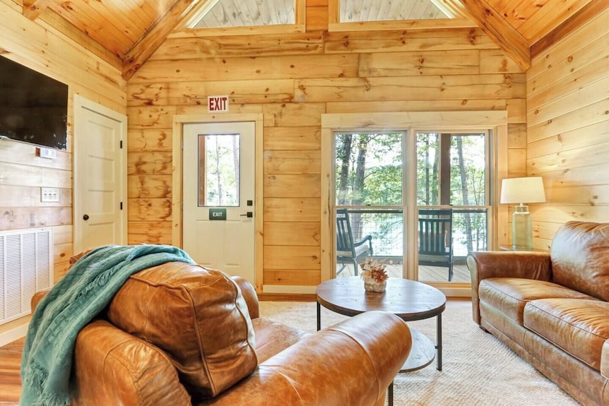 Waterfront Lake Keowee Chalet - South Carolina