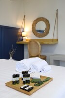 Quarto quádruplo luxo, 1 cama Queen e sofá-cama | Cortinas blackout, quartos à prova de som, Wi-Fi de cortesia