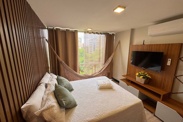 Apartamento | Escrivaninha, cortinas blackout, ferros/tábuas de passar roupa