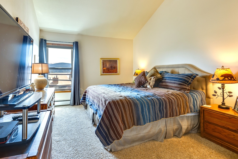 Cozy Condo W/ Balcony & Mtn View In Silverthorne! - Silverthorne, CO