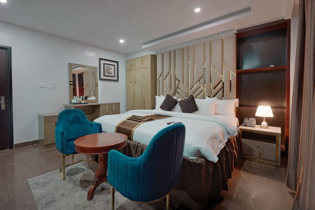 Quarto superior | 1 quarto, roupas de cama premium, cofres nos quartos, escrivaninha
