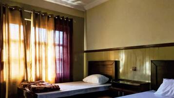 Quarto Duplo ou Twin Deluxe | Ferro/tábua de engomar, Wi-fi grátis, roupa de cama fornecida