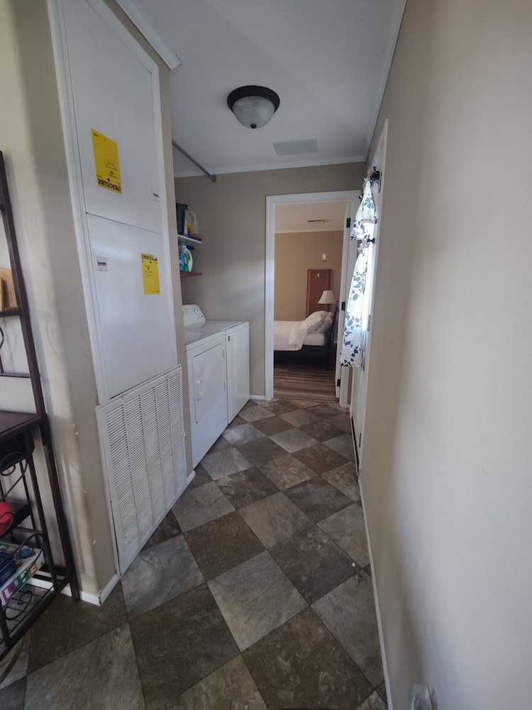 Serene Farm Guest House -15 Min From The Beach! Pet Friendly. - Florida