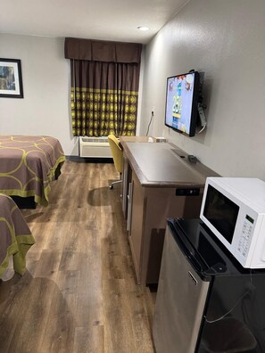 Quarto Duplo ou Twin Básico | Secretária, ferro/tábua de engomar, camas desdobráveis, Wi-fi grátis