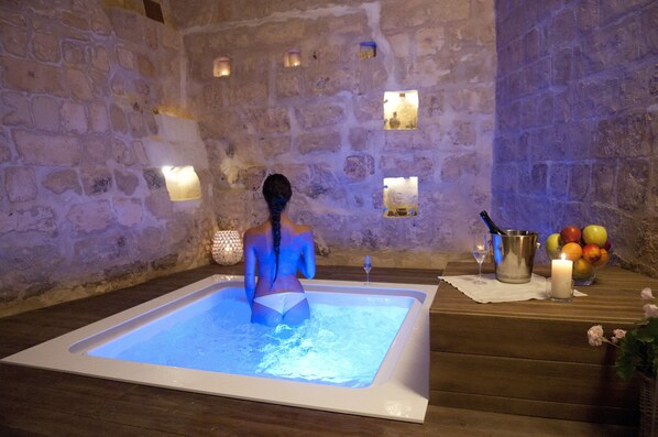 Quarto Exclusivo | 1 quarto, roupa de alta qualidade, edredões de penas