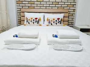 Apartamento design, 1 cama King e sofá-cama, vista para o pátio, no jardim | Roupas de cama premium, frigobar, escrivaninha