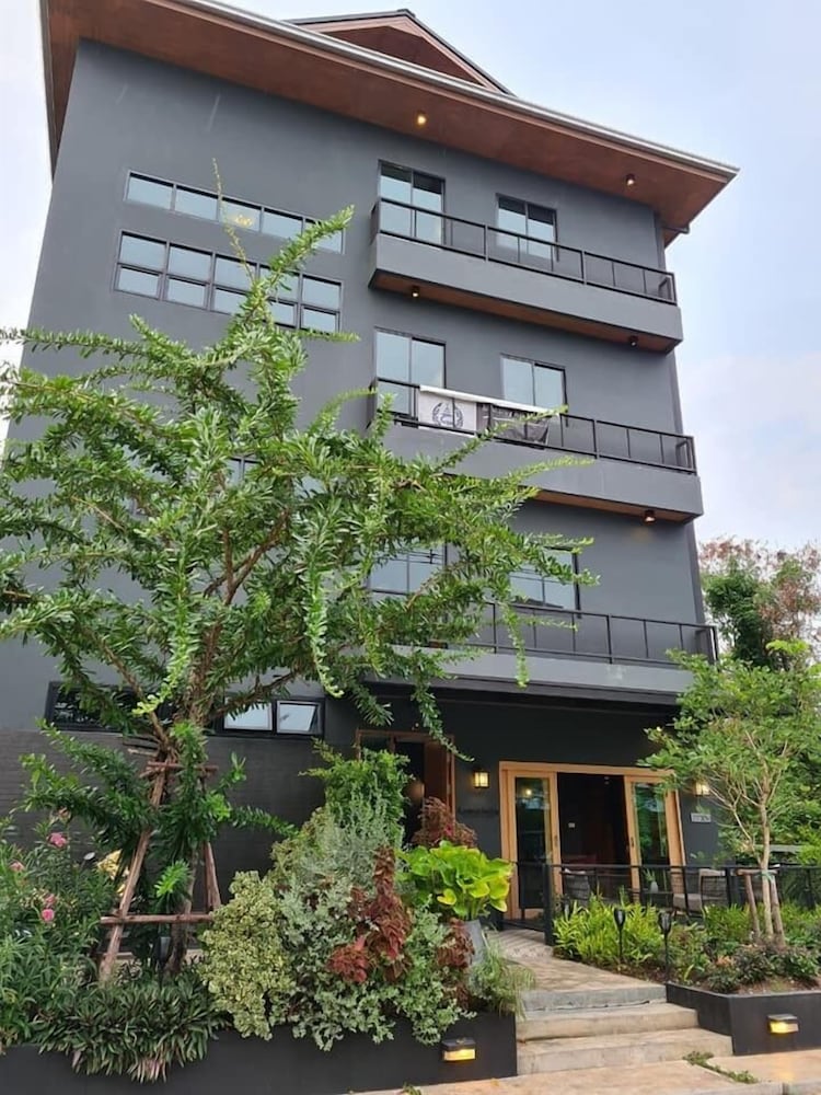 The Lantern Suites - Lak Si