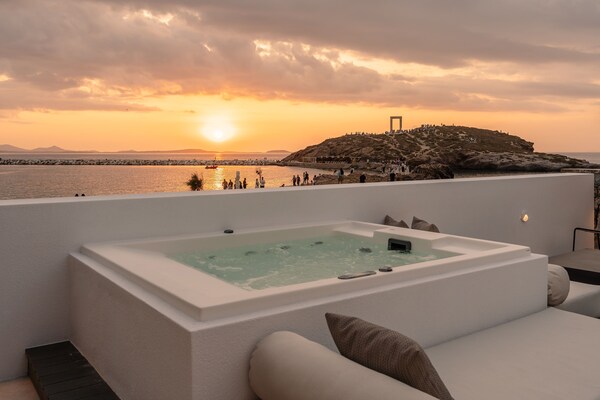 Naxos Rhyton-adults Only - Naxos
